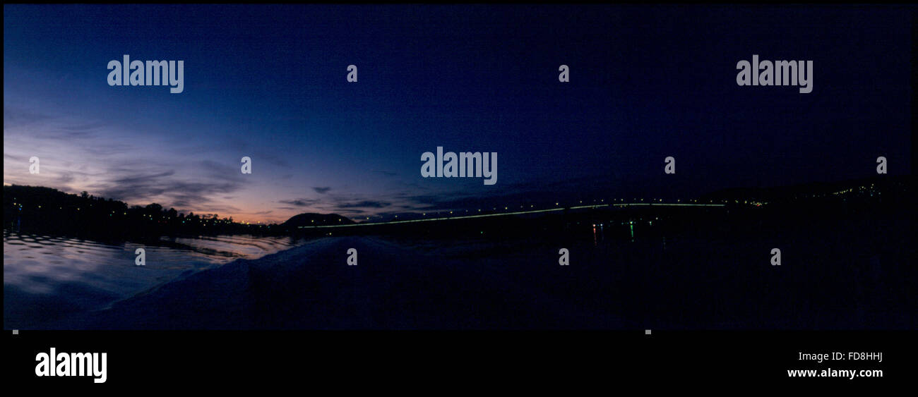 Il mare di notte immagini e fotografie stock ad alta risoluzione - Alamy