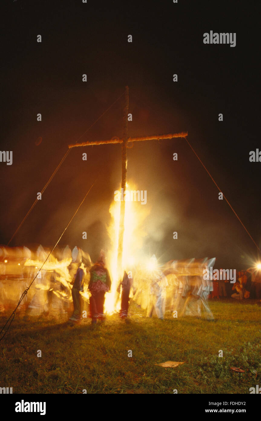 Ku klux klan cross immagini e fotografie stock ad alta risoluzione - Alamy