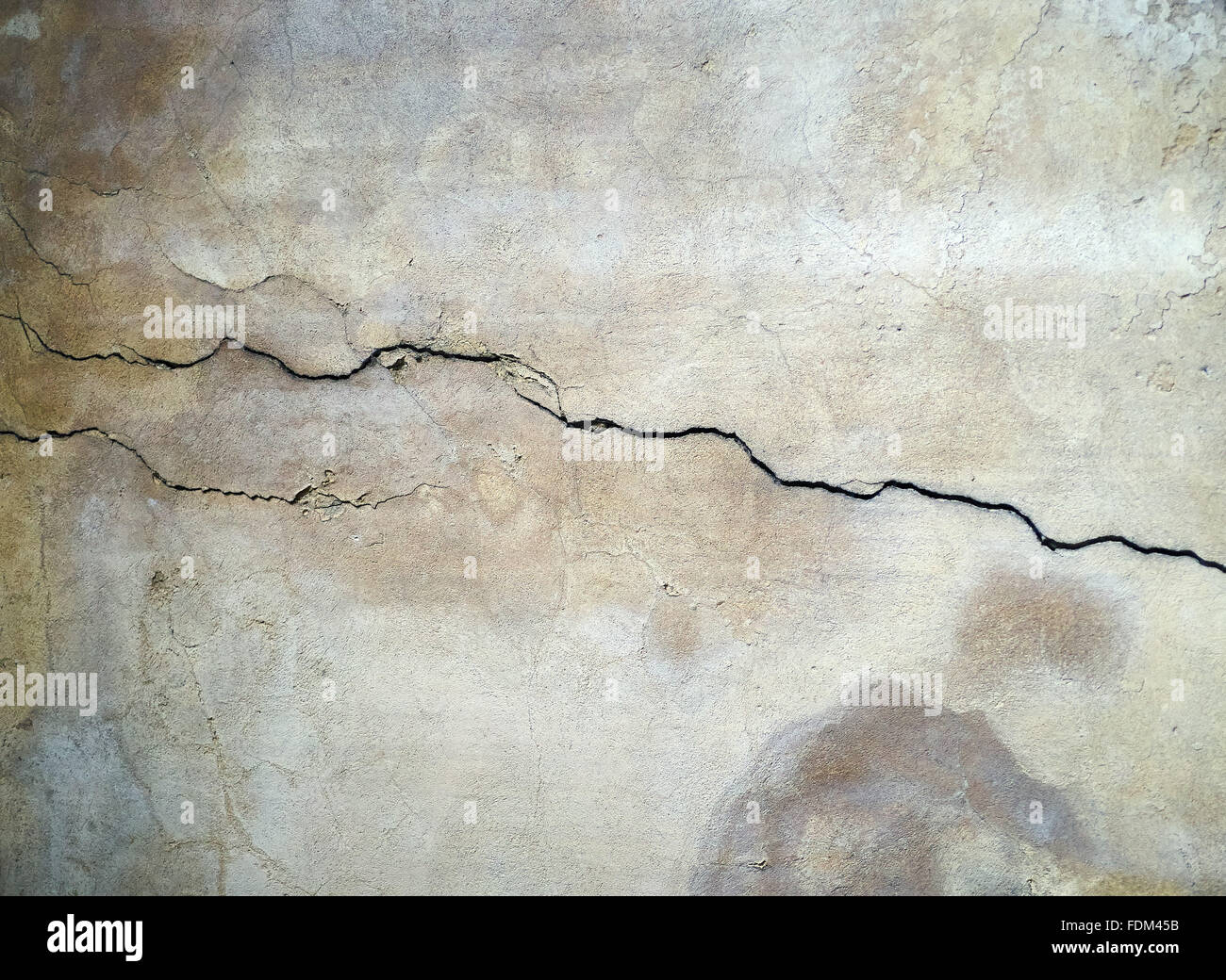 Plaster crack immagini e fotografie stock ad alta risoluzione - Alamy