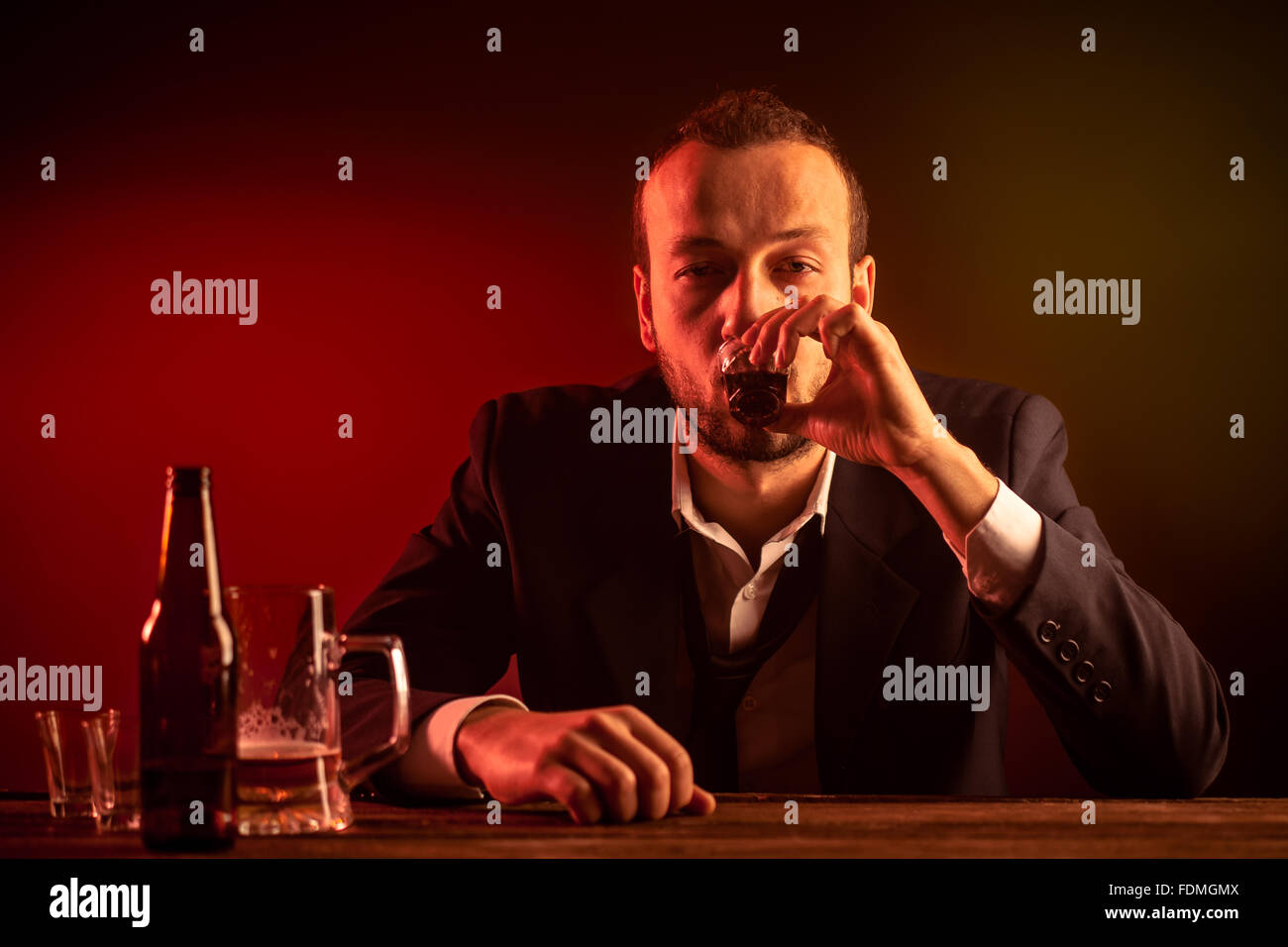 Drunk businessman immagini e fotografie stock ad alta risoluzione - Alamy