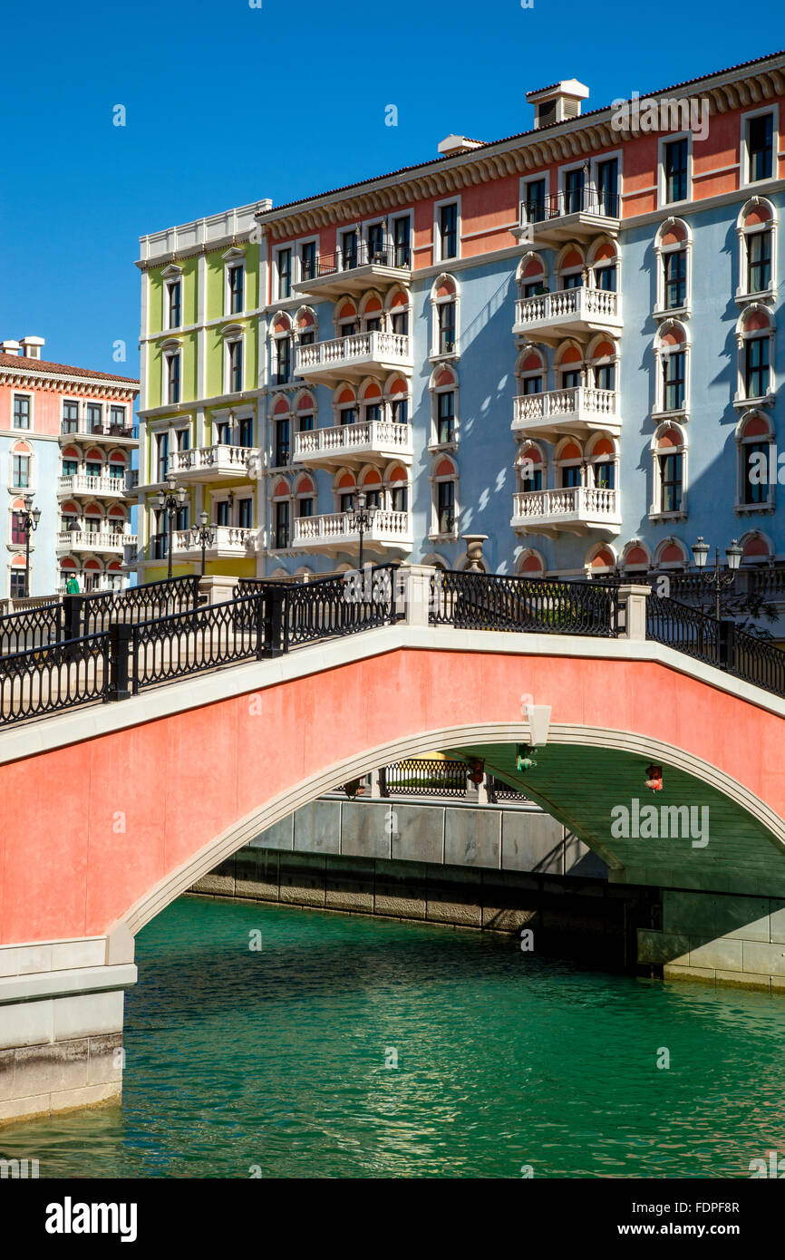 Colorato stile veneziano Case Qanat Quartier, La Perla, Doha, Qatar ...
