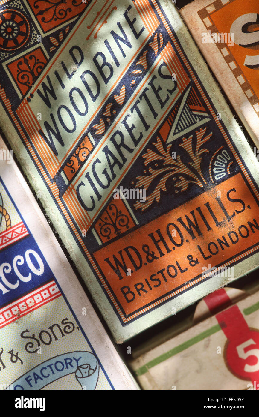 Old cigarette packets immagini e fotografie stock ad alta risoluzione ...