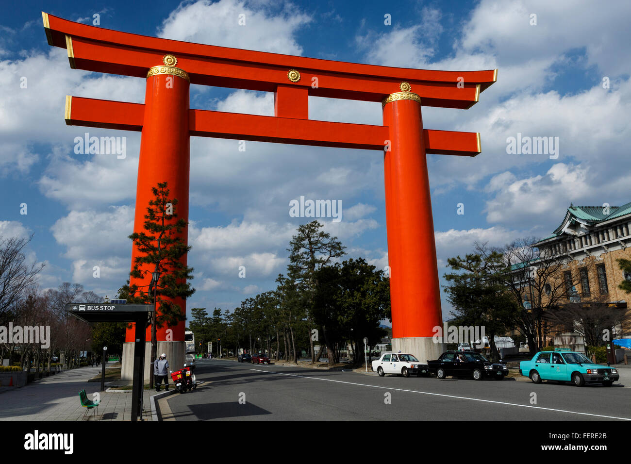 Santuario heian tori immagini e fotografie stock ad alta risoluzione ...