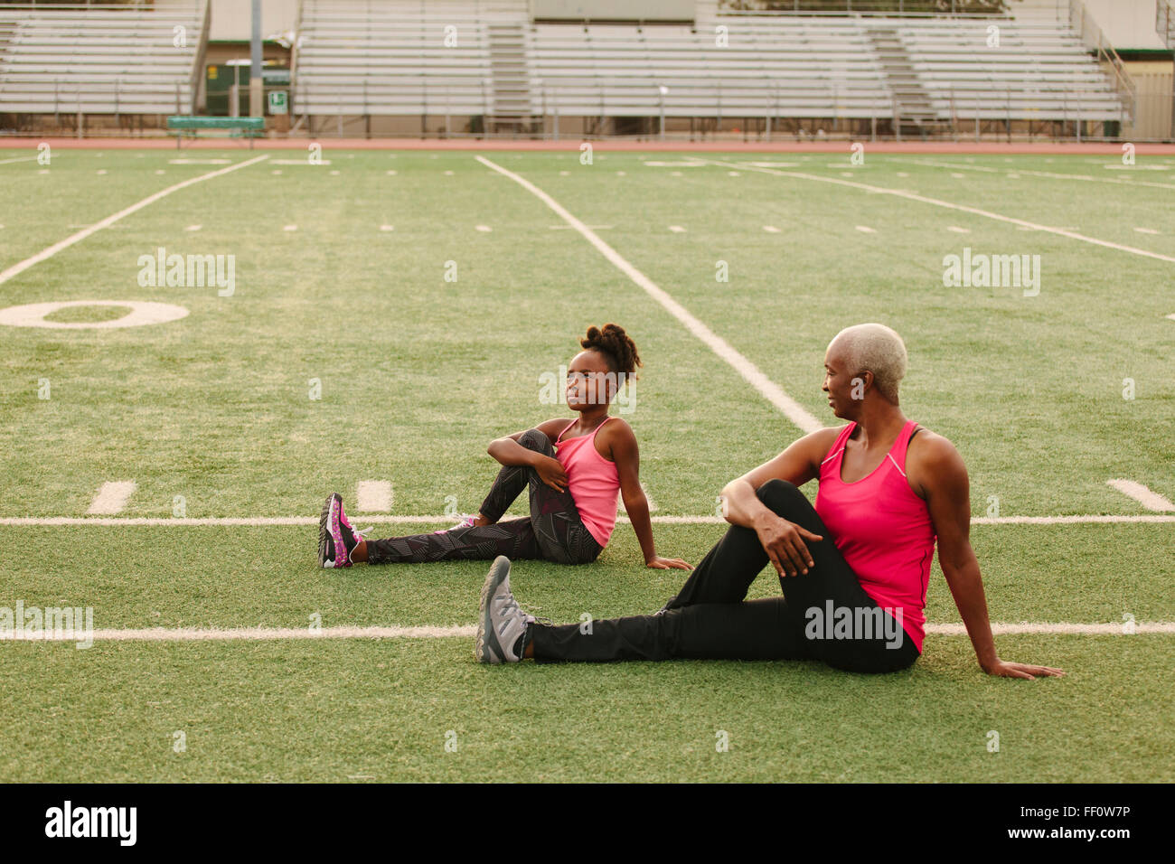 Allenamento di calcio riscaldamento stretching immagini e fotografie ...
