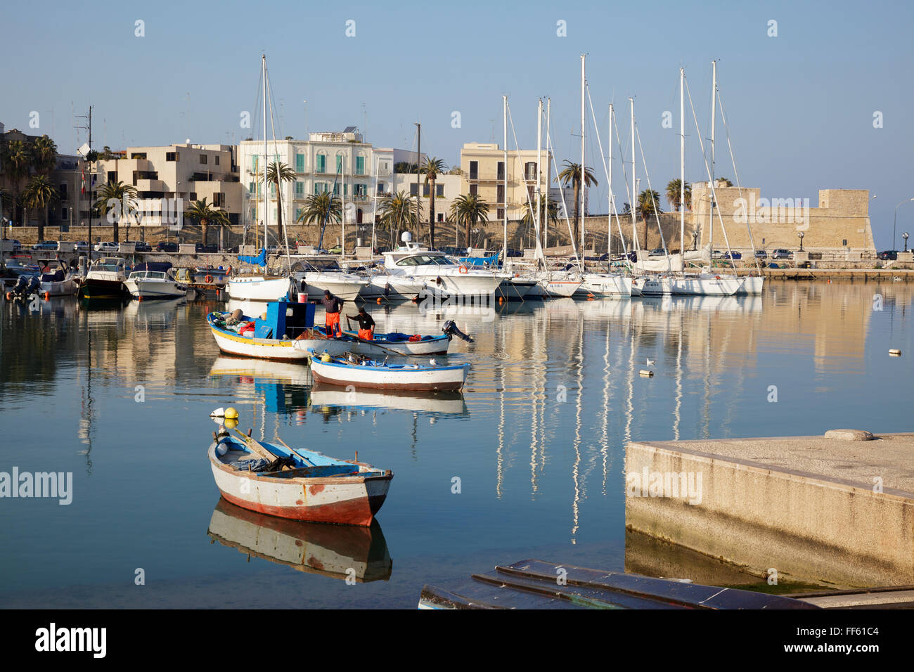 Porto di bari immagini e fotografie stock ad alta risoluzione - Alamy