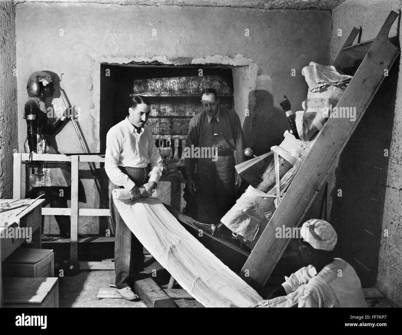 HOWARD CARTER (1873-1939). /NEnglish archeologo. Carter (in maglia ...