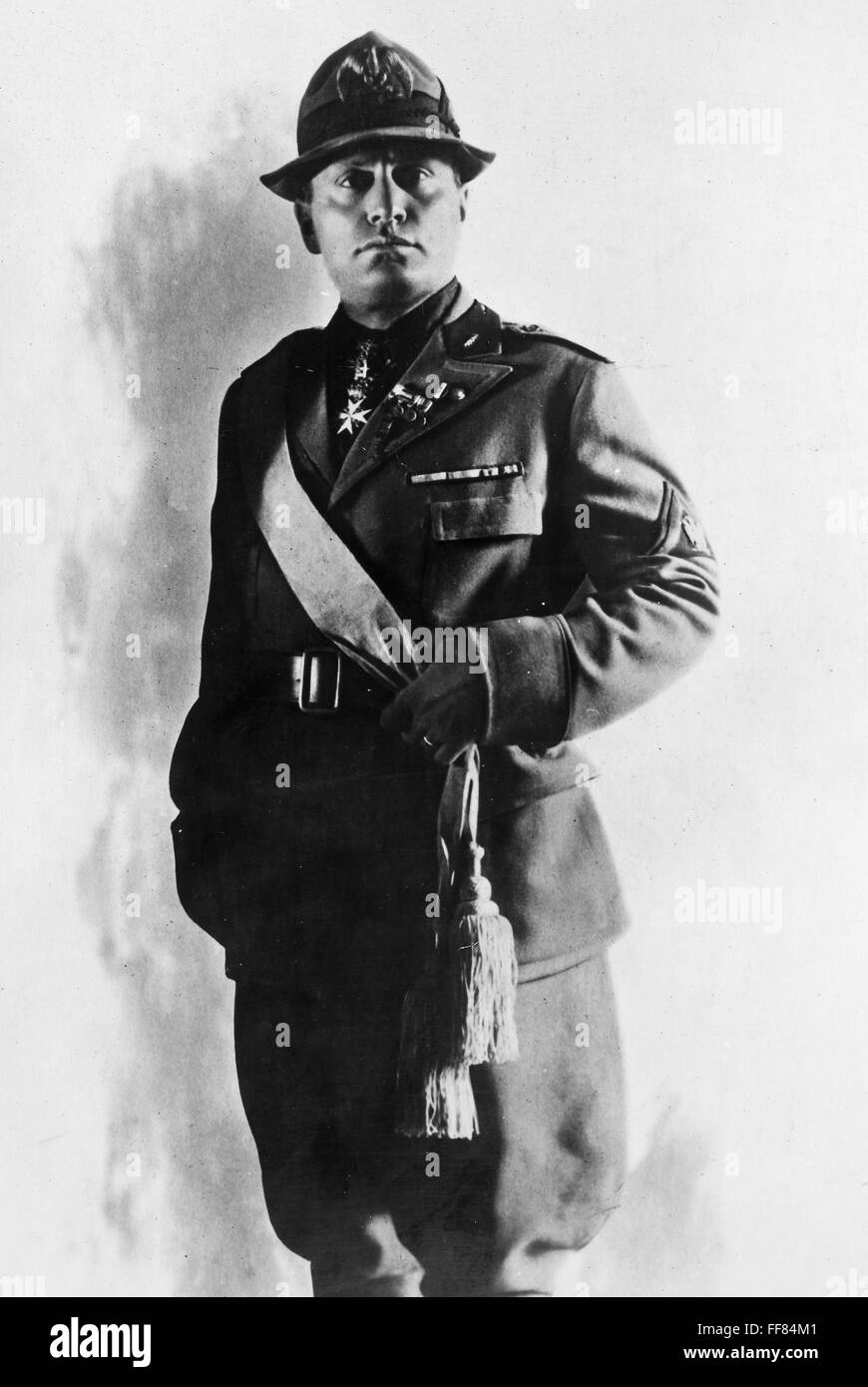 BENITO MUSSOLINI (1883-1945). /NItalian leader politico. Che indossa ...