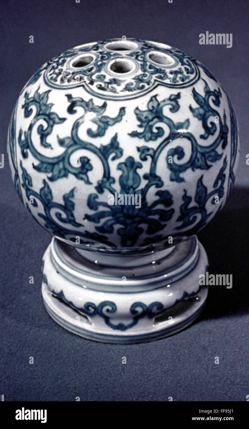 Cina: vaso Ming. /NHua cha, Hsuan-te ware, dinastia Ming Foto stock - Alamy