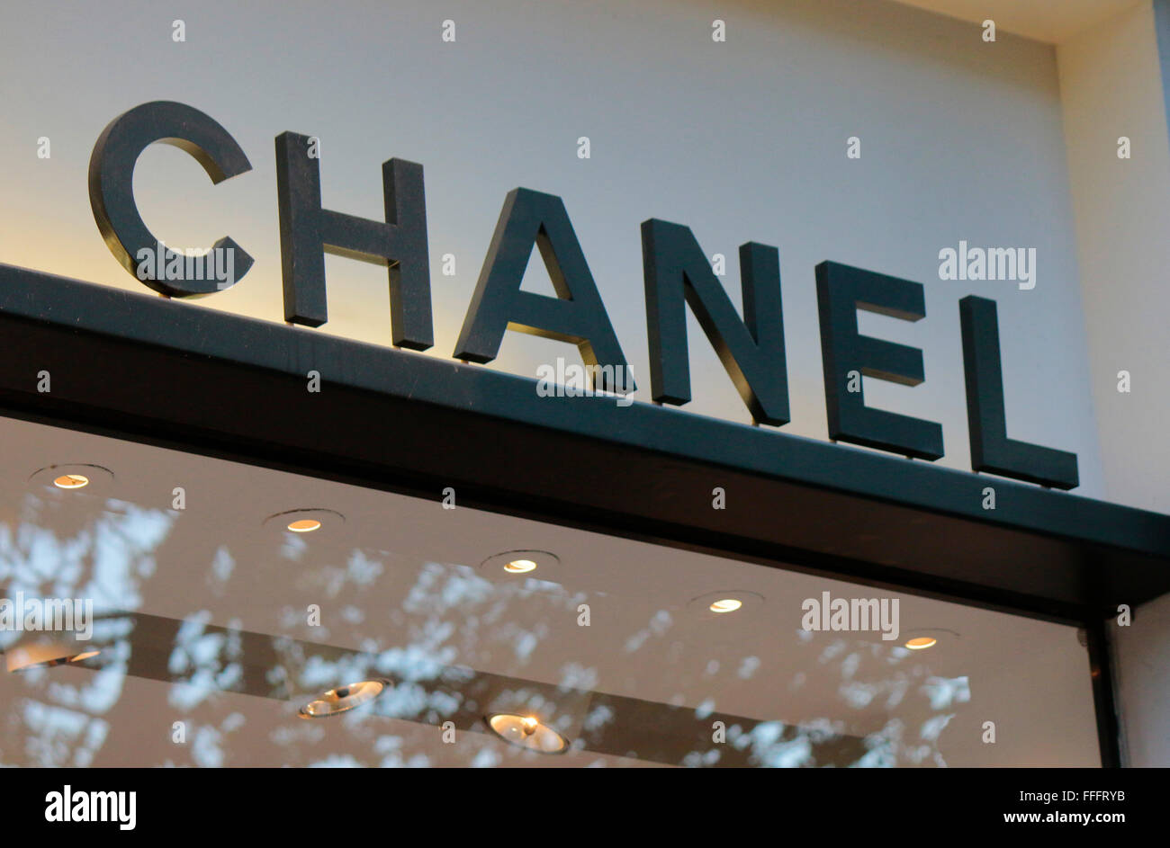 Chanel logo immagini e fotografie stock ad alta risoluzione - Alamy