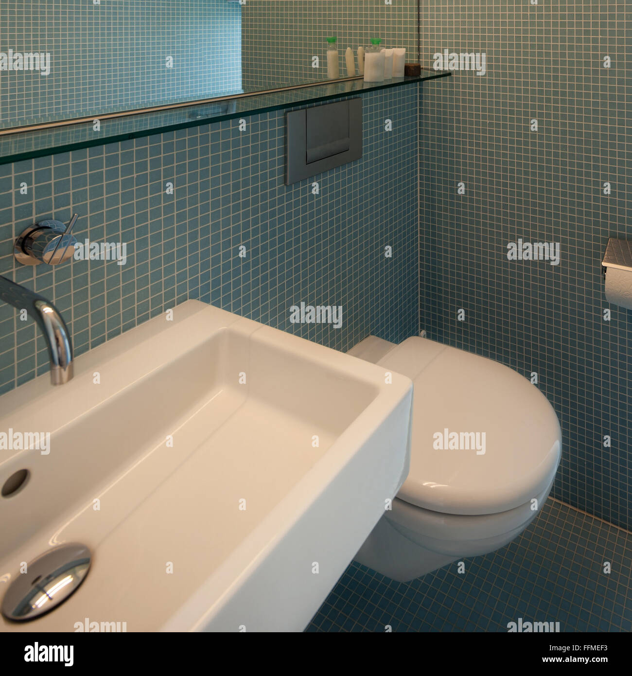 Dettaglio di un bagno moderno con lavandino immagini e fotografie stock ...