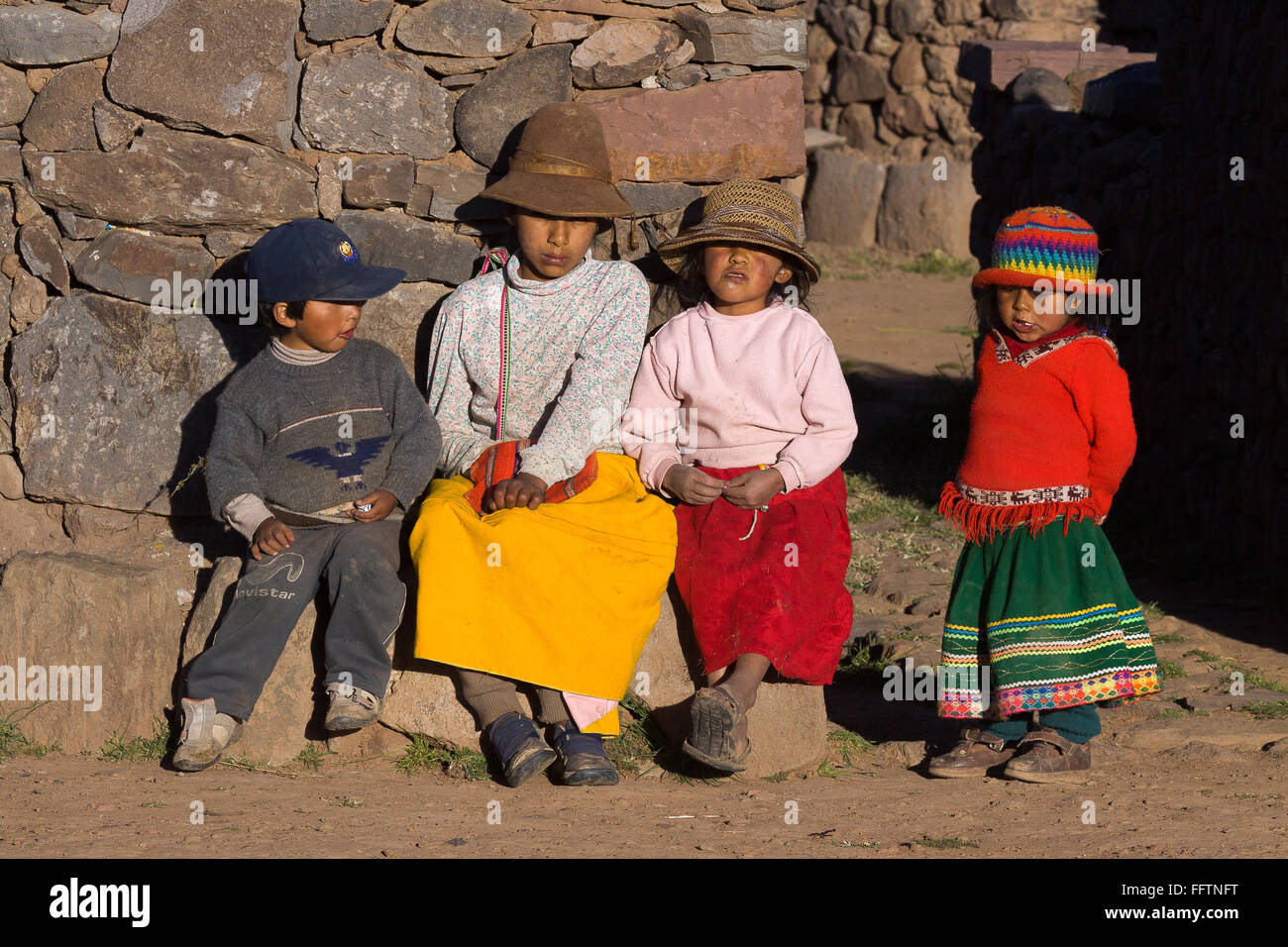 Peruvian kids immagini e fotografie stock ad alta risoluzione - Alamy