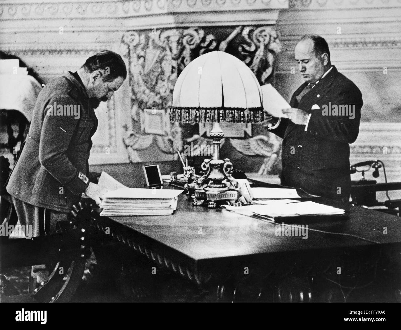 Benito mussolini desk italian dictator immagini e fotografie stock ad ...