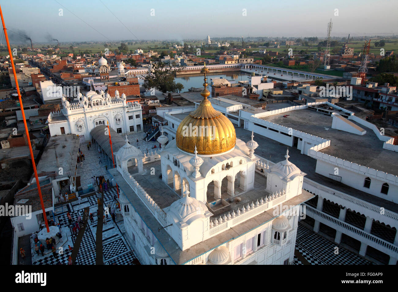 Vista aerea di Baba Bakala city e Guru Tegh Bahadur sahib gurudwara di ...