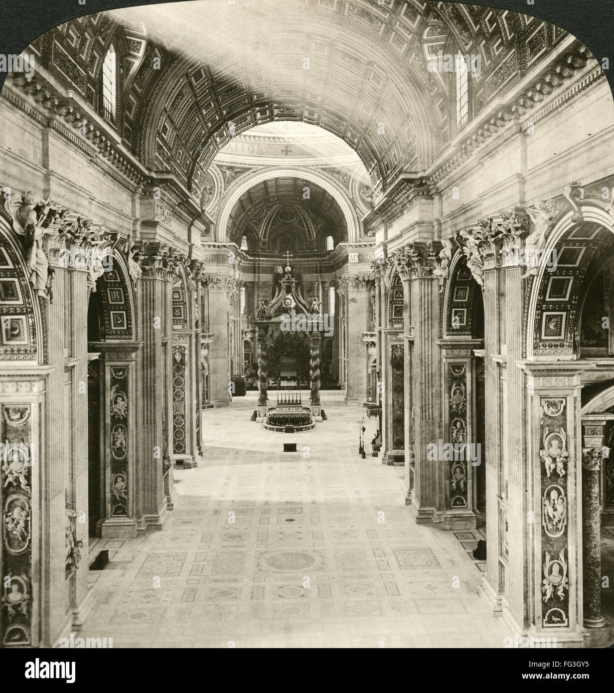 Roma: ST. San Pietro. /Nil grande navata presso la Basilica di San ...