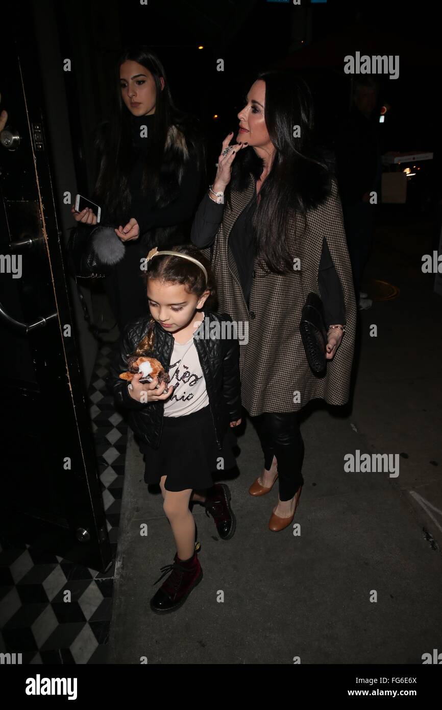 Kyle Richards e Faye Resnick visto andare a cena insieme a Craigs per ...