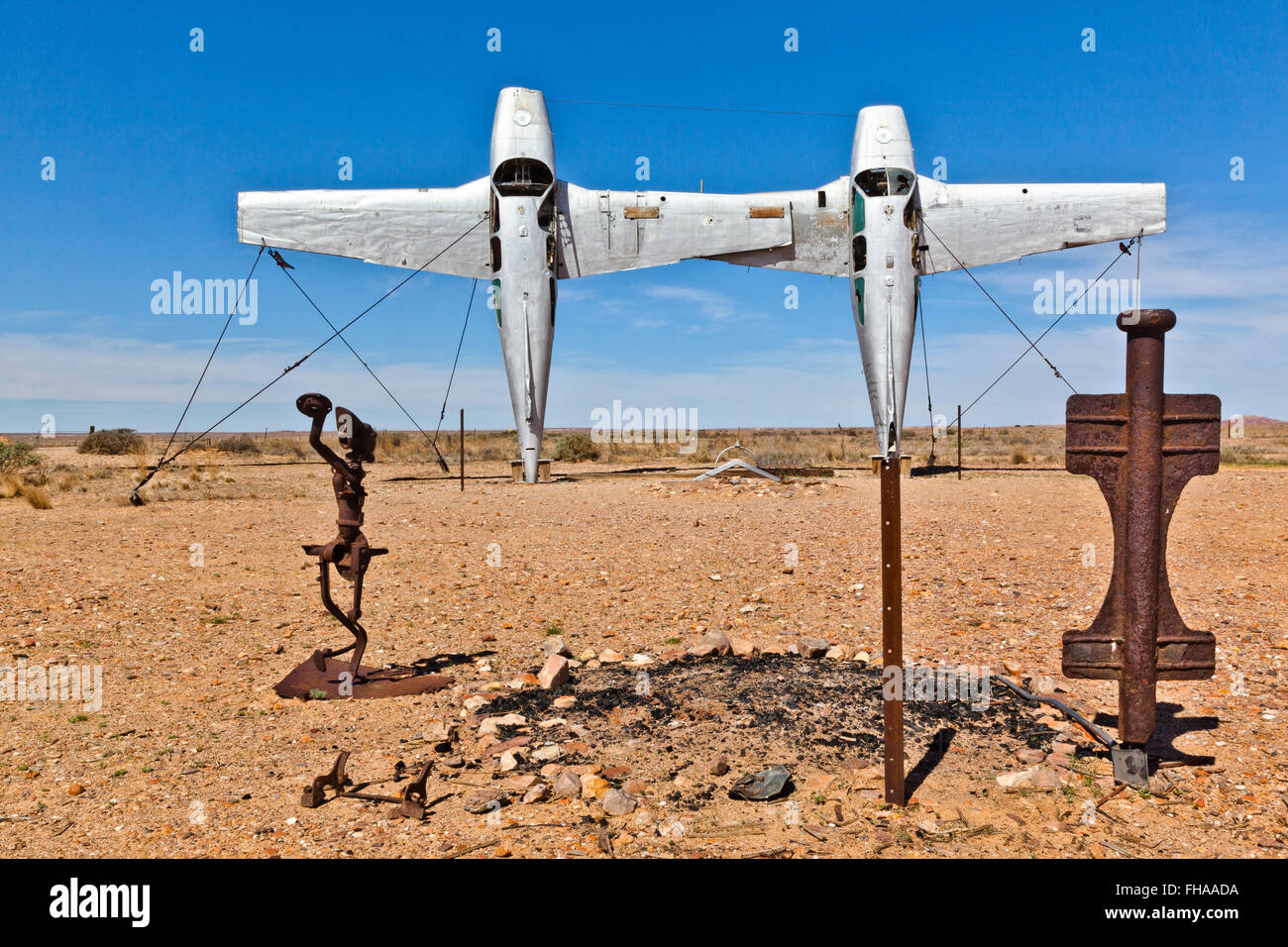 Mutonia Sculpture Park, Alberrie Creek, Oodnadatta Track, 'Piano' Henge ...
