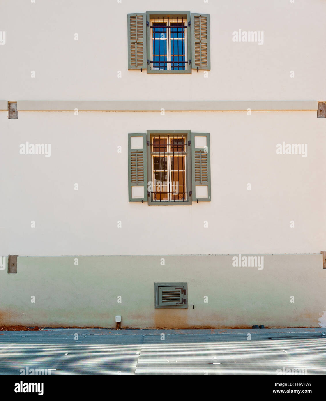 Finestre aperte immagini e fotografie stock ad alta risoluzione - Alamy