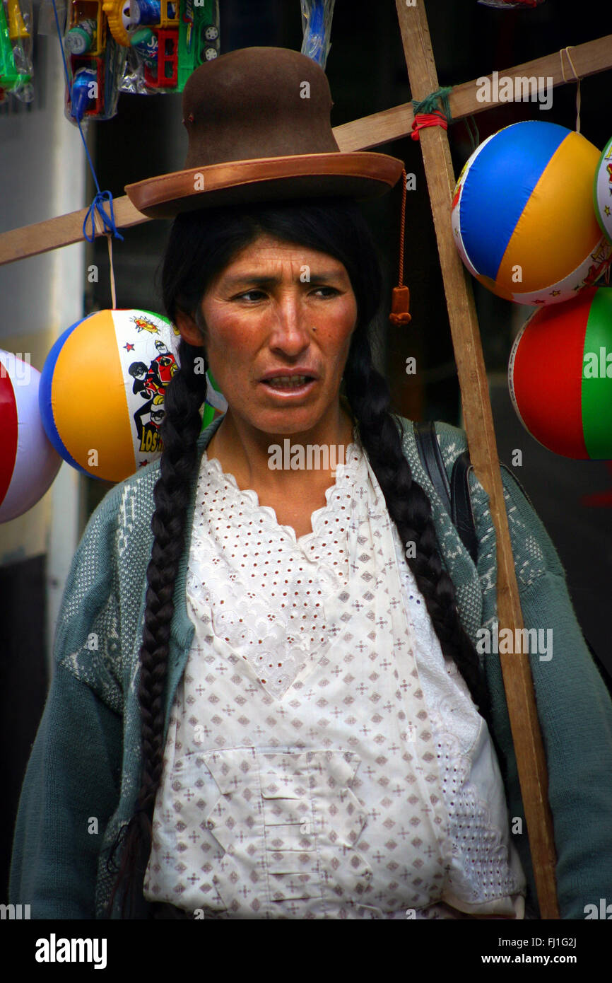 Donne peruviane belle immagini e fotografie stock ad alta risoluzione ...