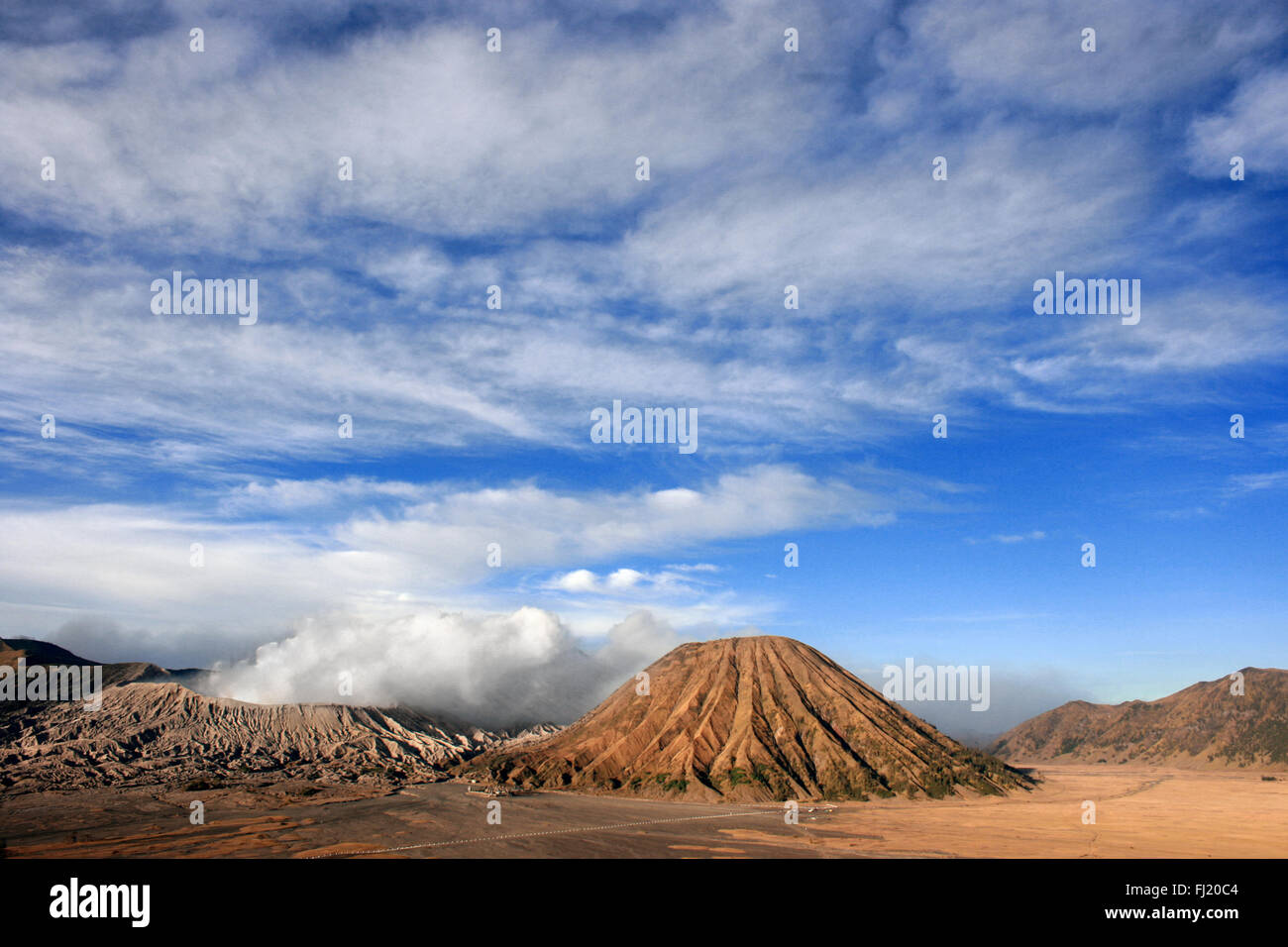 Vulcano dell'indonesia immagini e fotografie stock ad alta risoluzione ...