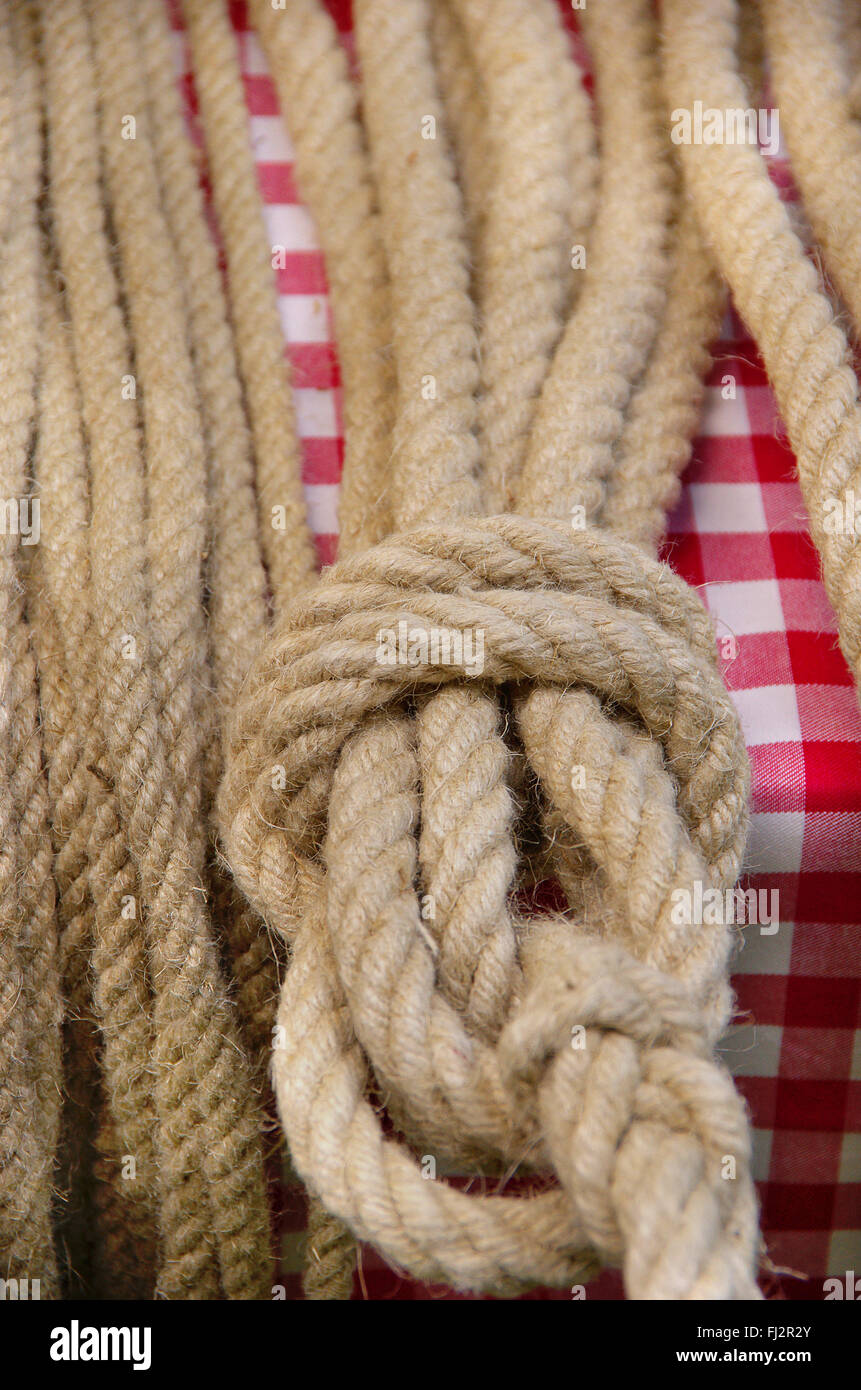 Nodo di filo immagini e fotografie stock ad alta risoluzione - Alamy