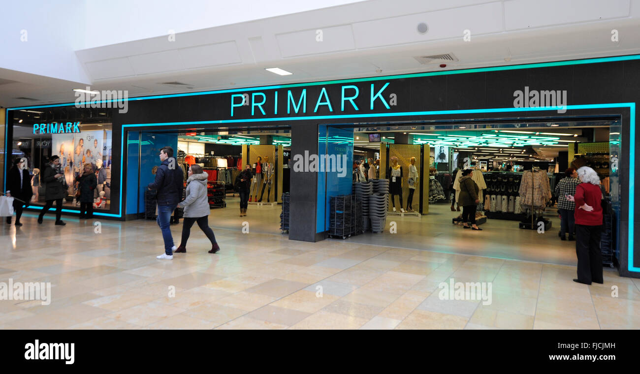 Cardiff primark immagini e fotografie stock ad alta risoluzione - Alamy