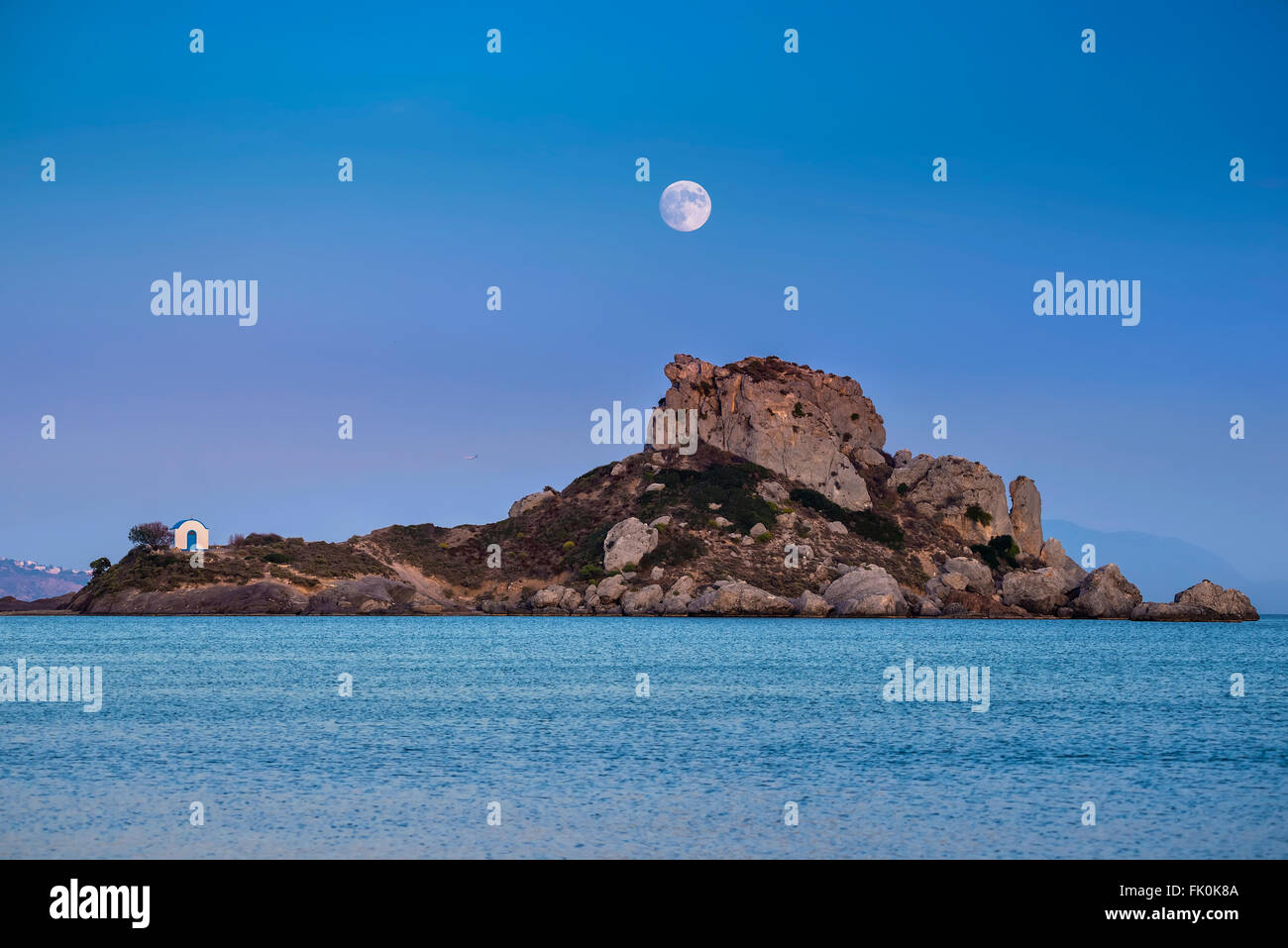 Chiesa sotto la luna immagini e fotografie stock ad alta risoluzione ...