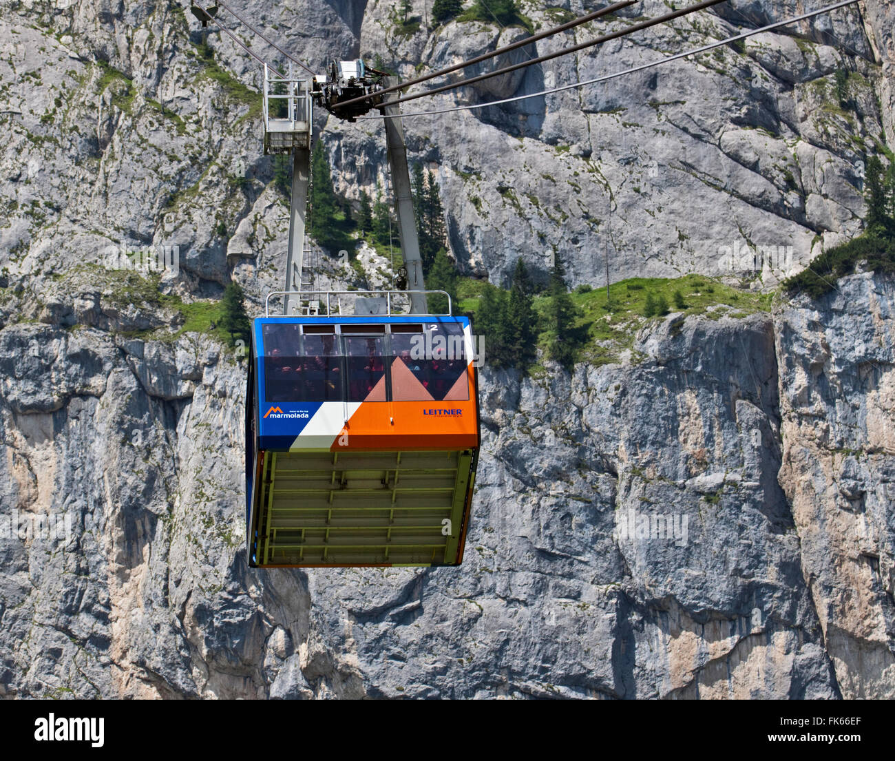 La funivia della marmolada immagini e fotografie stock ad alta ...