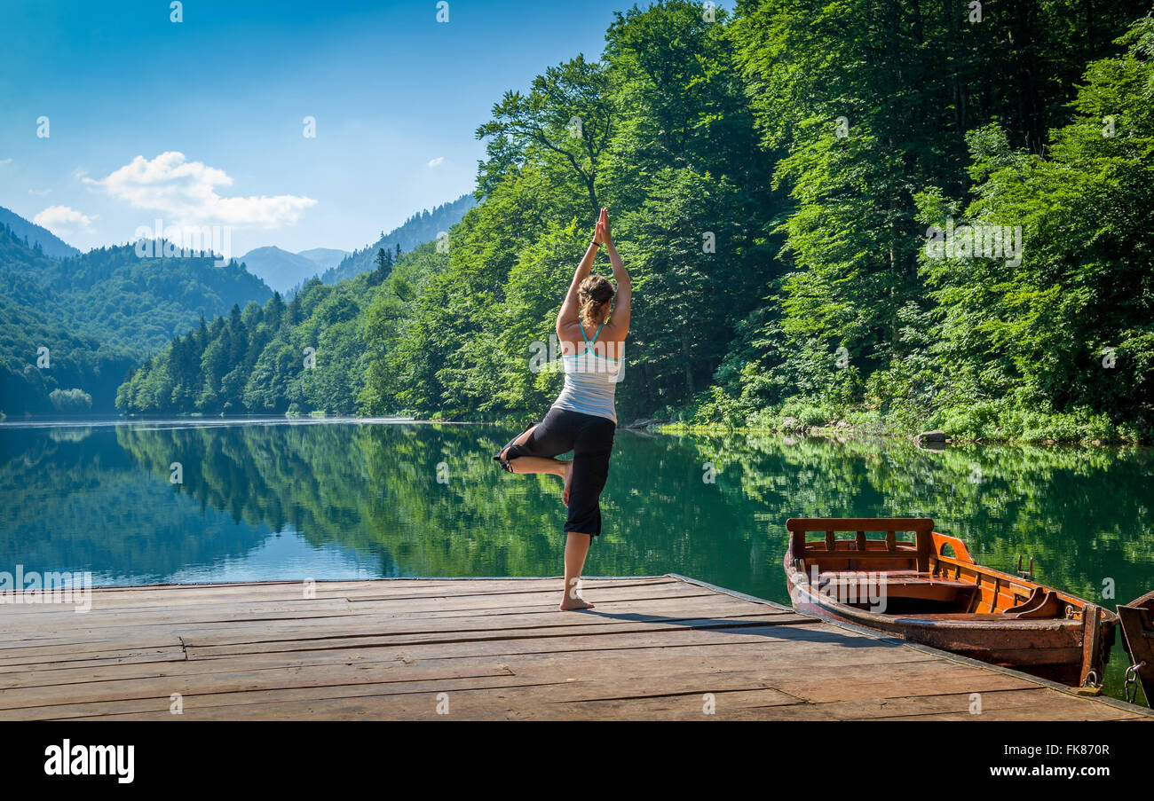Esercizi di yoga immagini e fotografie stock ad alta risoluzione - Alamy