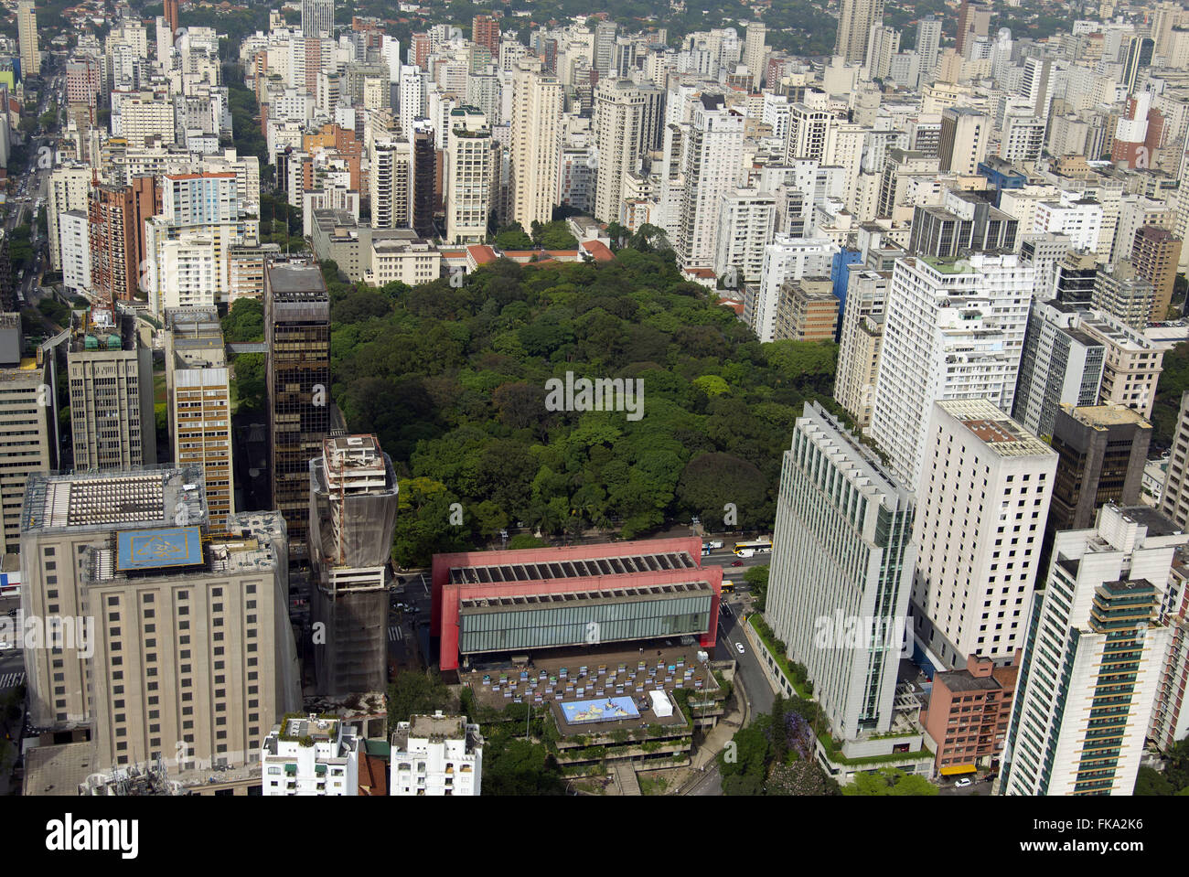 Vista aerea di MASP - Museu de Arte de Sao Paulo e Parque Trianon sulla ...