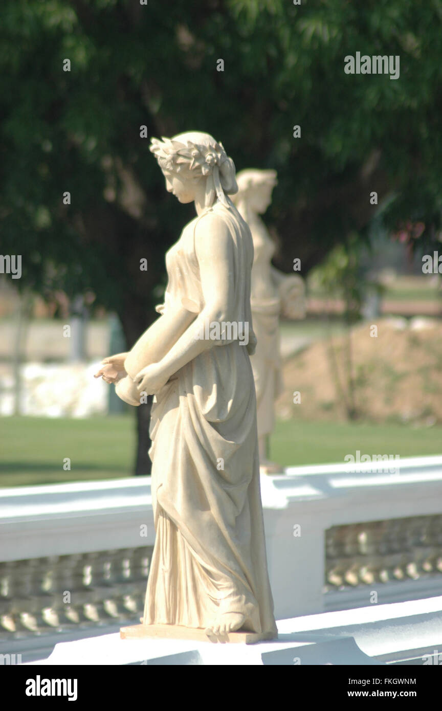 Una statua classica immagini e fotografie stock ad alta risoluzione - Alamy