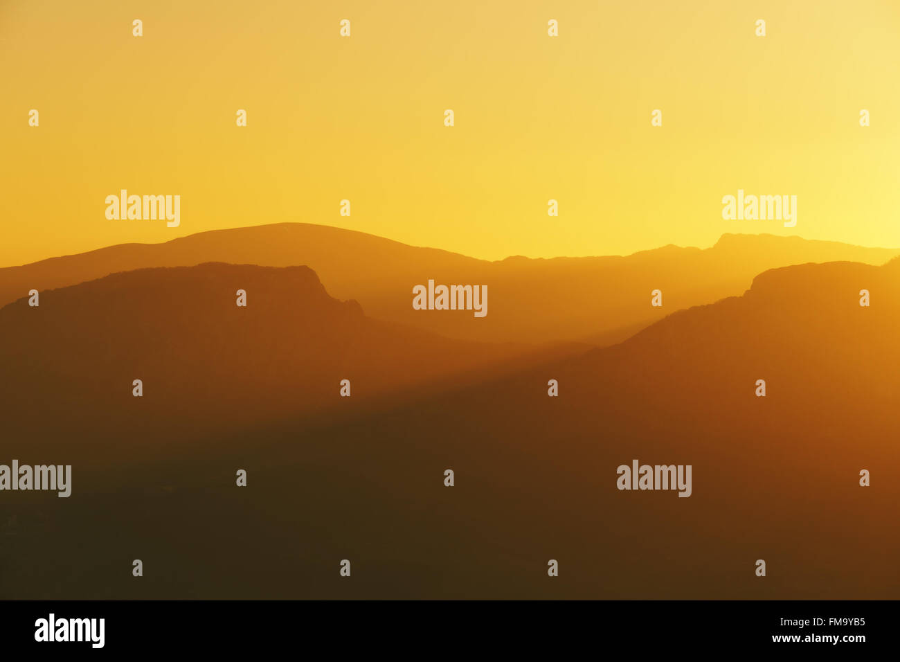 Sagome di montagna immagini e fotografie stock ad alta risoluzione - Alamy