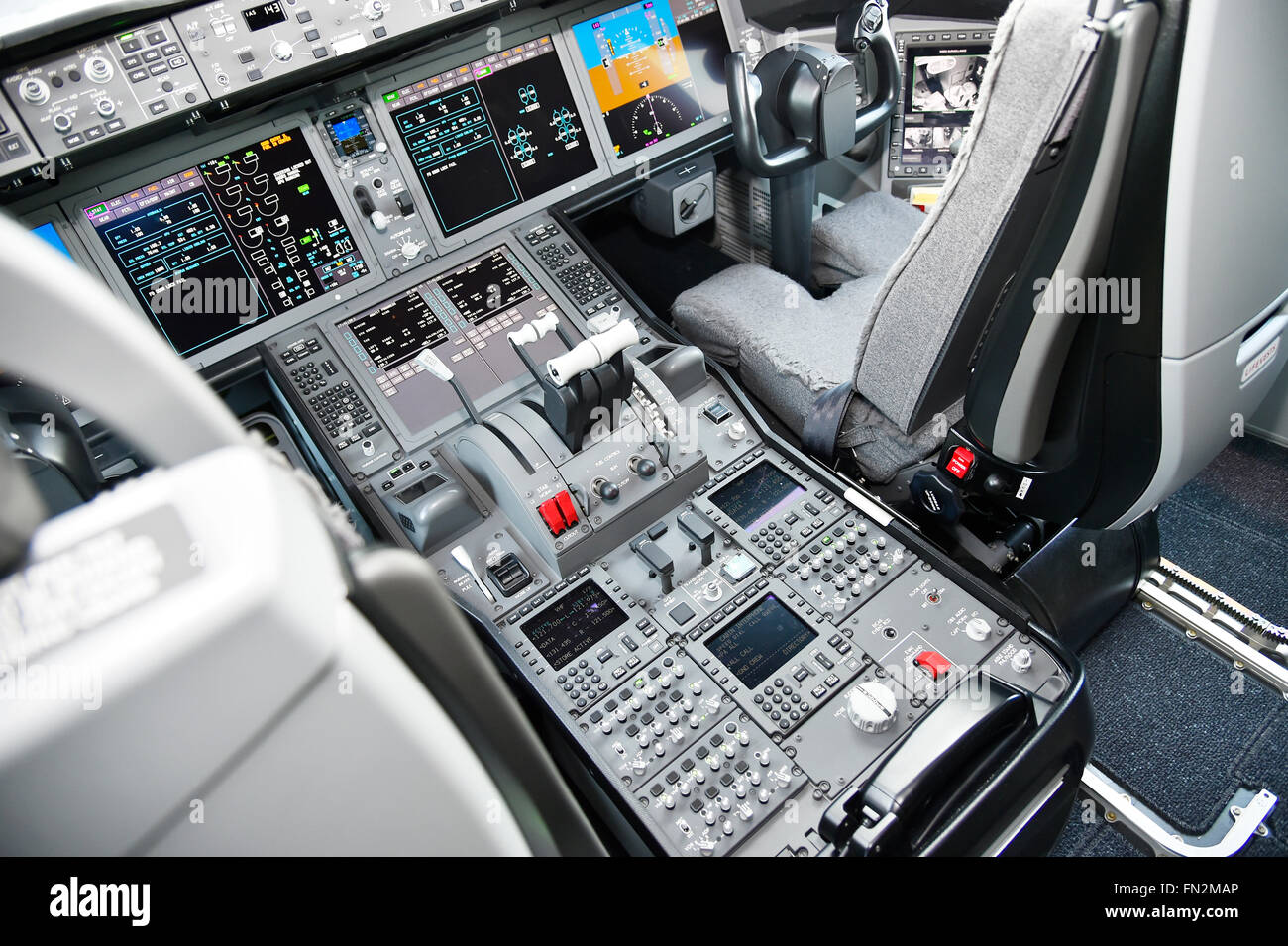 Cockpit boeing 787 dreamliner aircraft immagini e fotografie stock ad ...