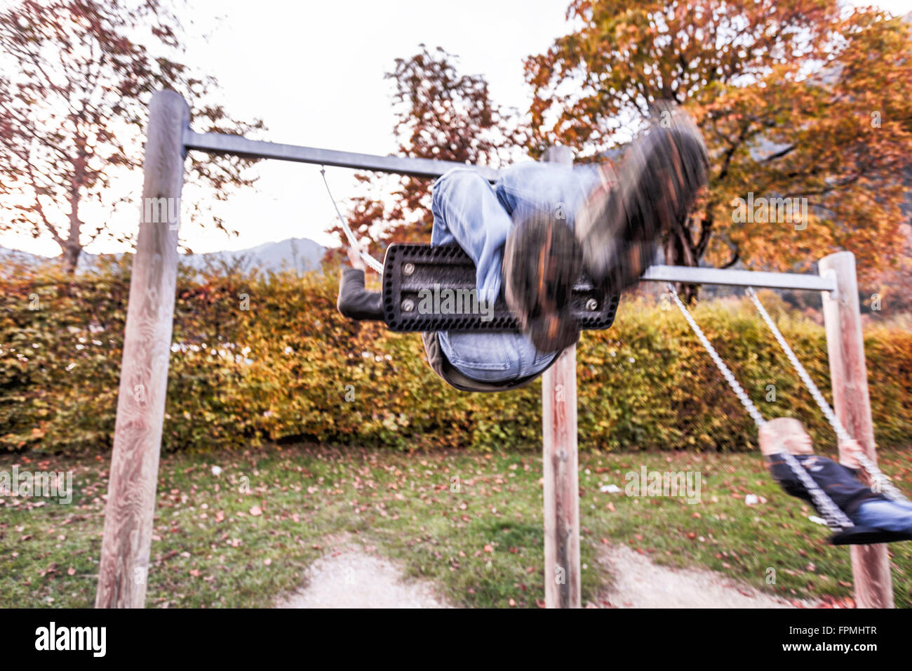 Bambini sull'altalena immagini e fotografie stock ad alta risoluzione ...