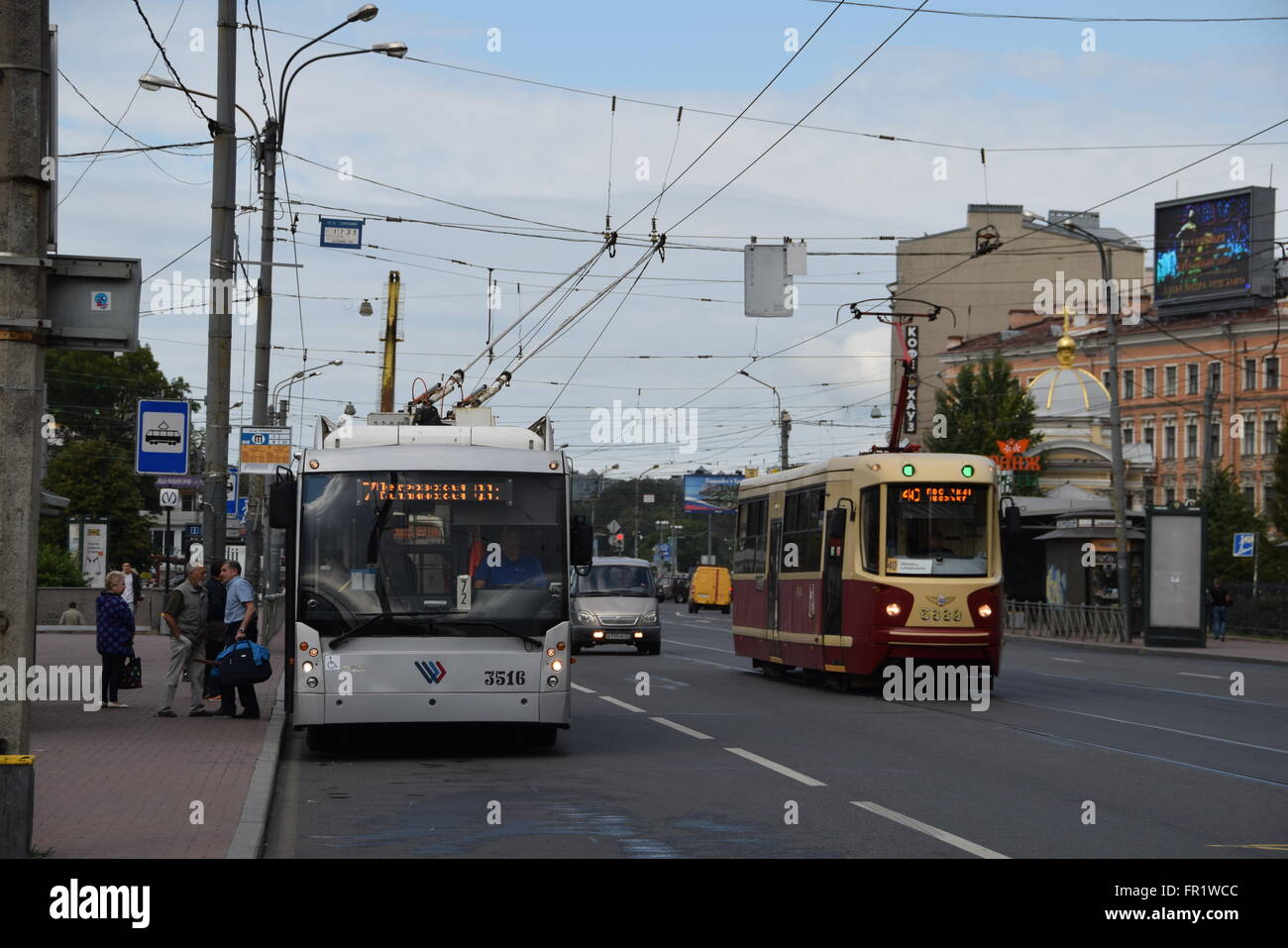 Binari elettrici filobus immagini e fotografie stock ad alta ...