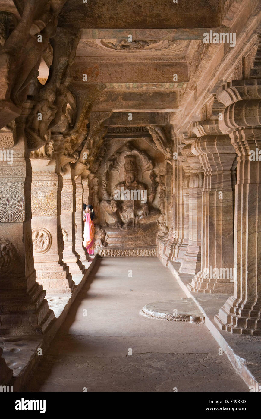 Asia, India, Karnataka, Badami, grotta Badami III, Vishnu con il ...