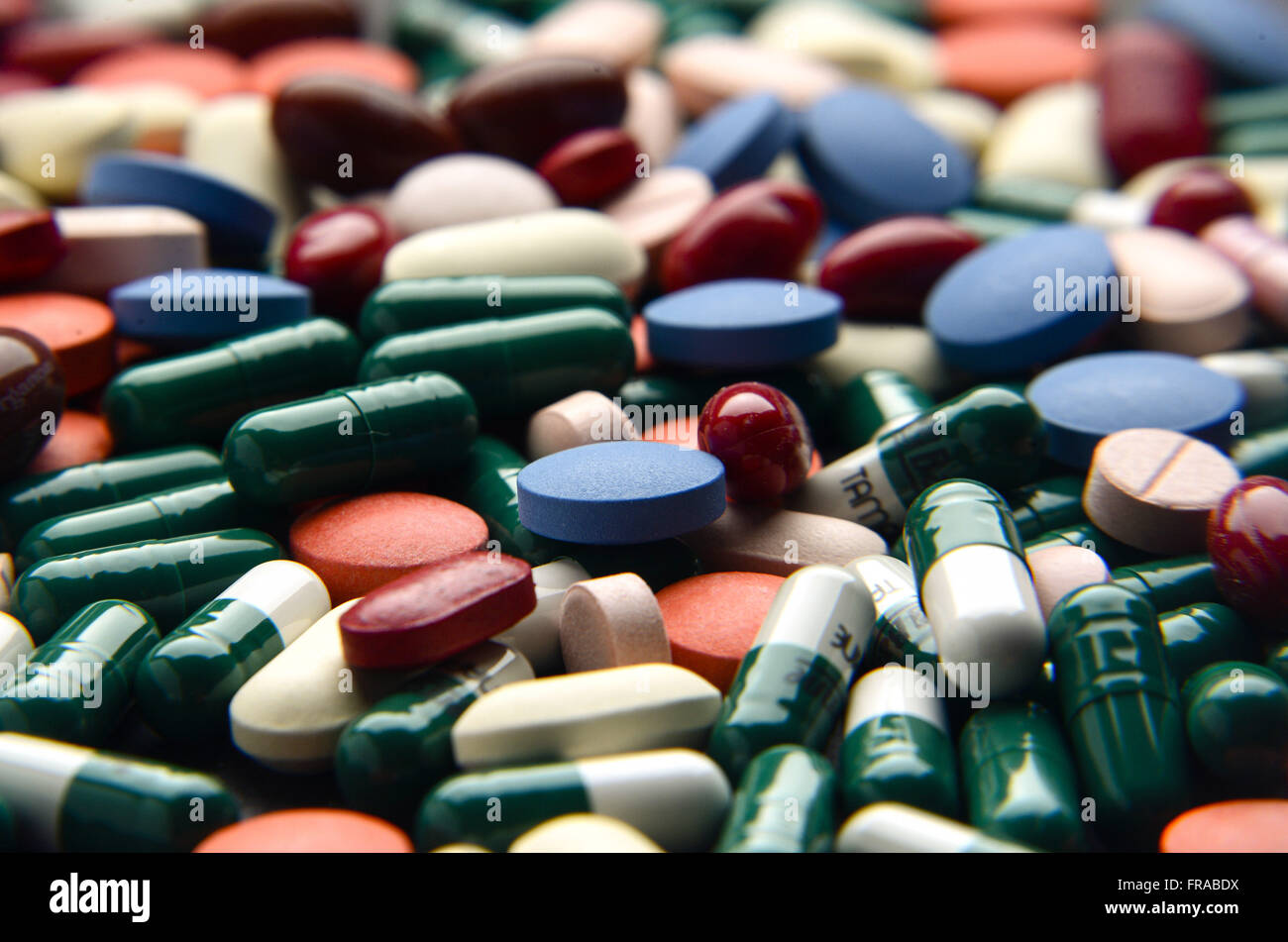 Capsule e pillole di droghe immagini e fotografie stock ad alta ...