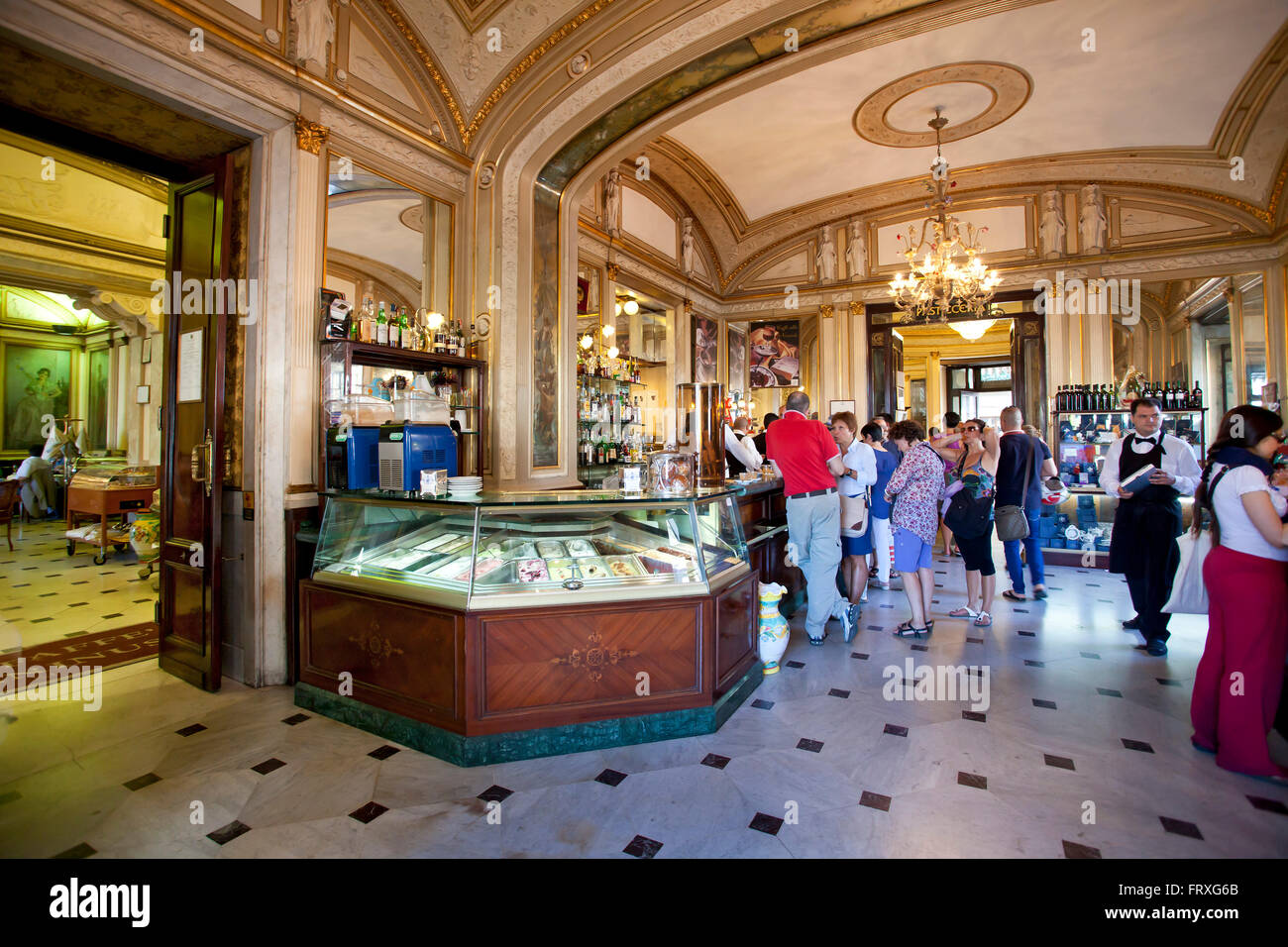 Caffè Gambrinus, Napoli, la baia di Napoli, campania, Italy Foto stock ...