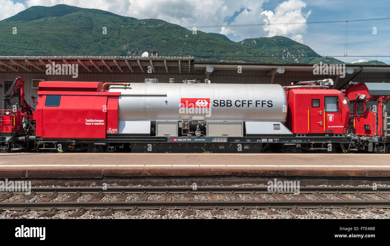 Carro cisterna dei mezzi antincendio e di soccorso LRZ treno, basato su ...