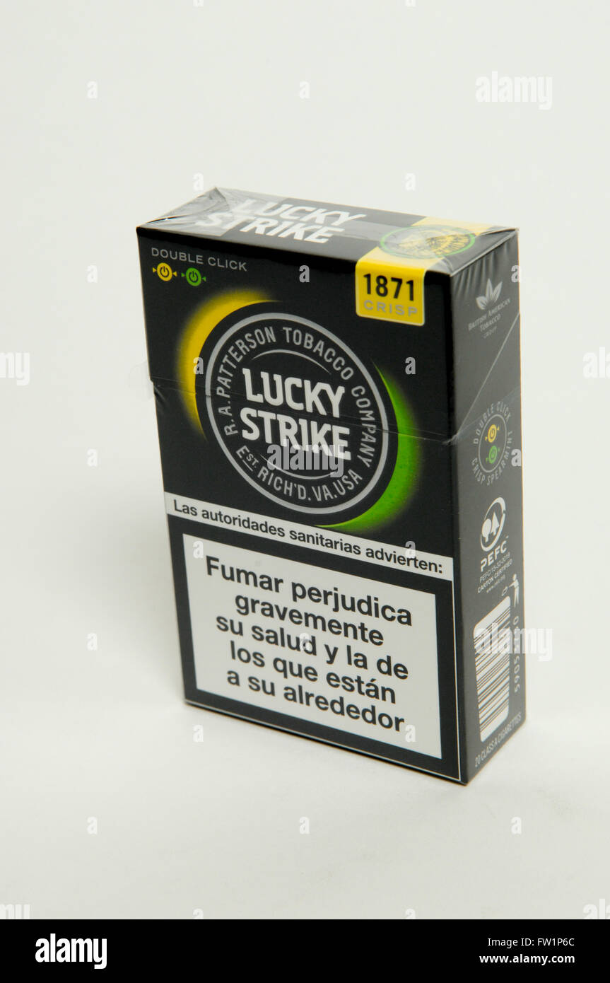 Tobacco packet immagini e fotografie stock ad alta risoluzione - Alamy