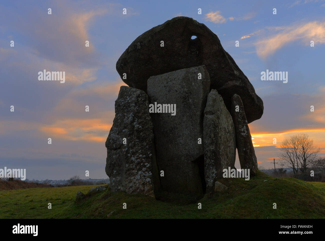 Trethevy quoit cornish immagini e fotografie stock ad alta risoluzione ...