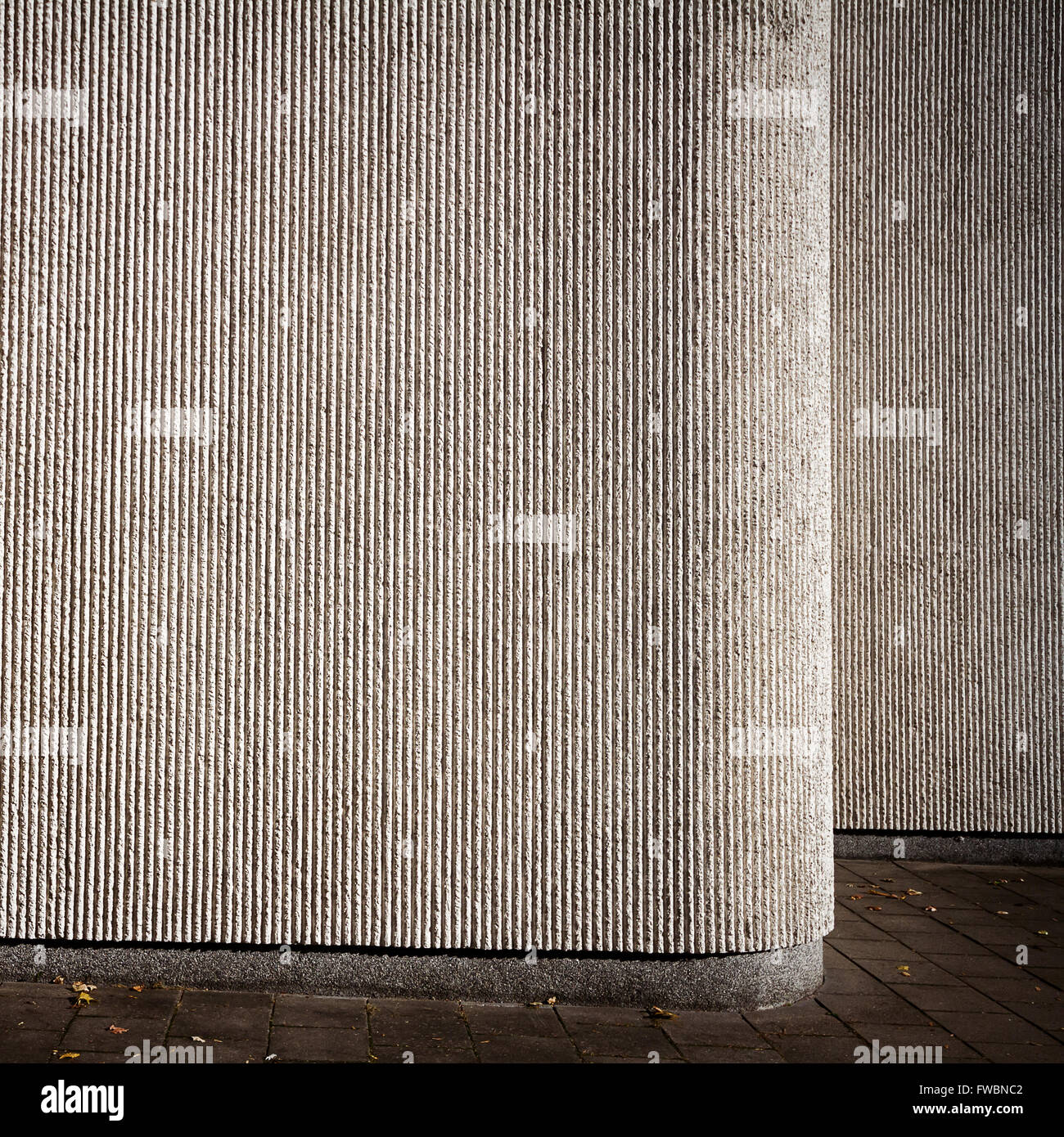 Grigio intonaco rigato street a parete e a pavimento Foto stock - Alamy