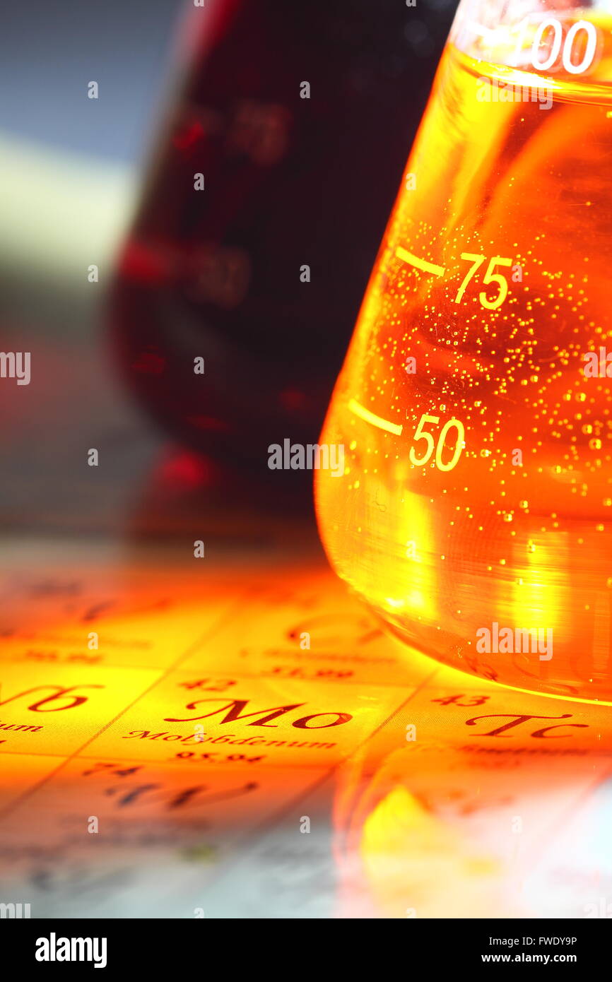 Elementi chimici immagini e fotografie stock ad alta risoluzione - Alamy