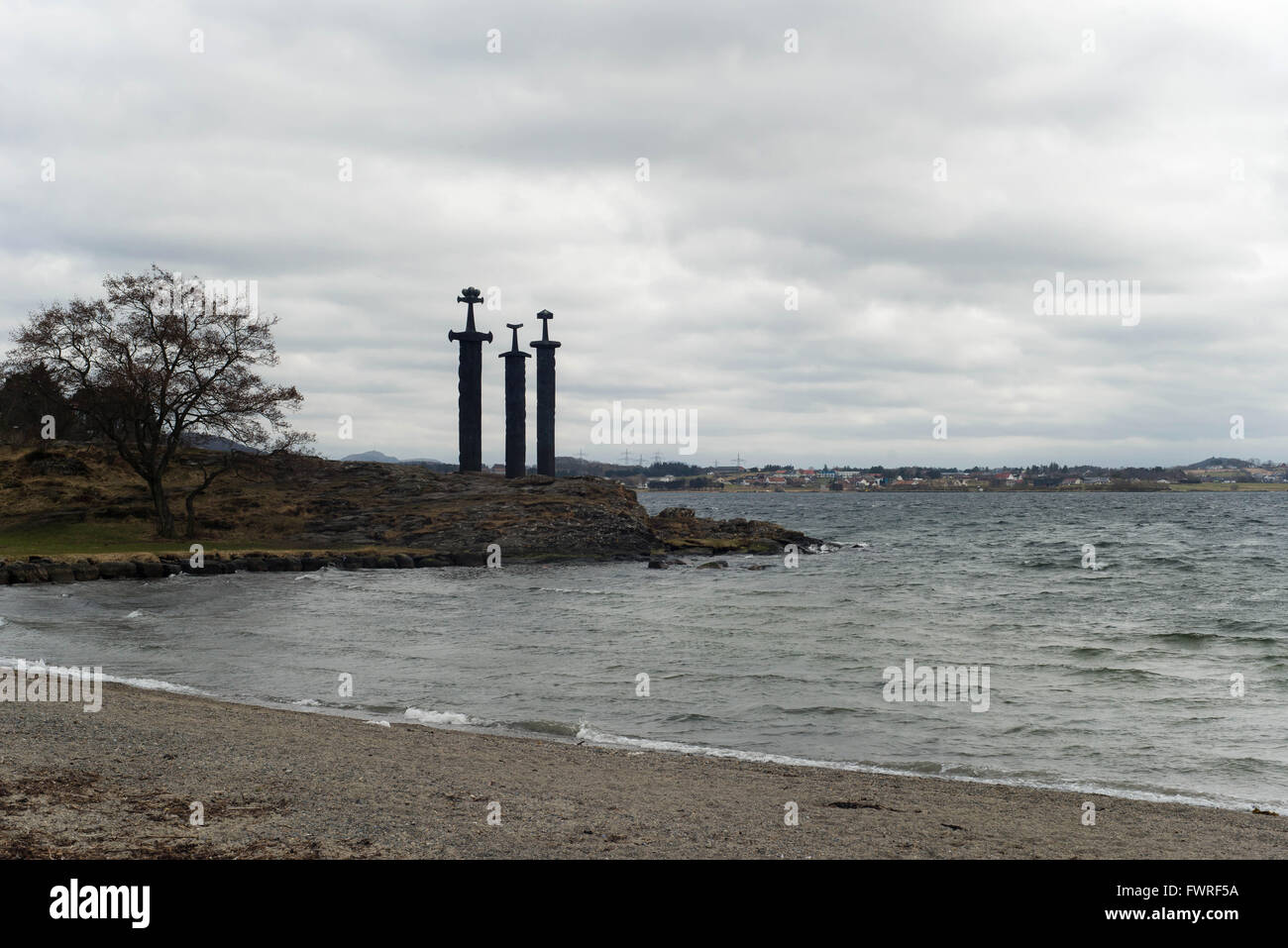 Stavanger il monumento delle tre spade immagini e fotografie stock ad ...