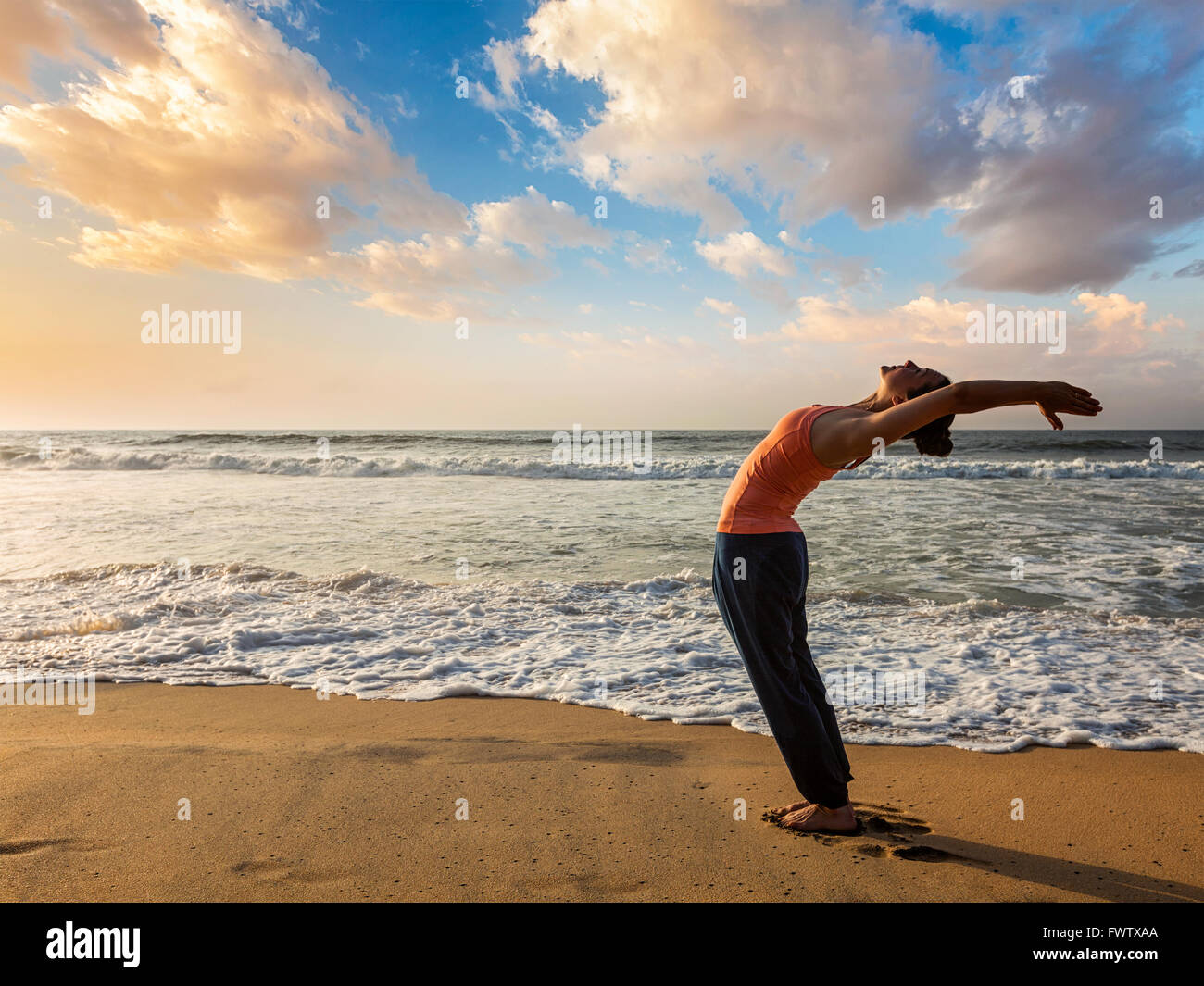Surya Namaskar Immagini e Fotos Stock - Alamy