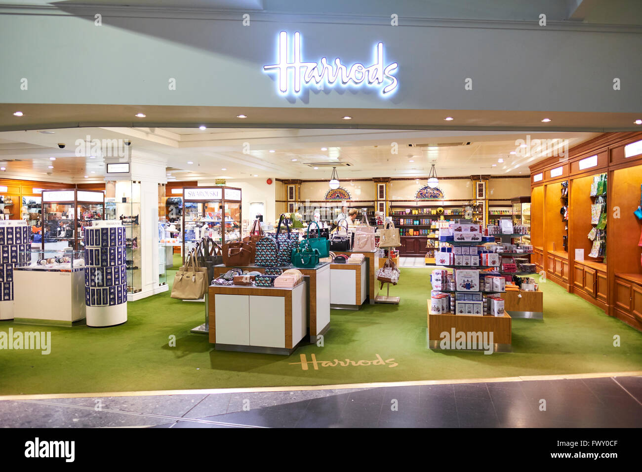 Inside harrods immagini e fotografie stock ad alta risoluzione - Alamy