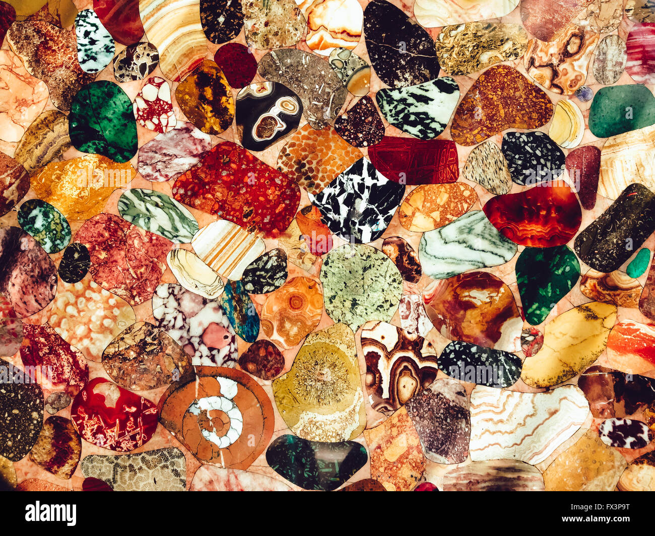 Pietre colorate immagini e fotografie stock ad alta risoluzione - Alamy