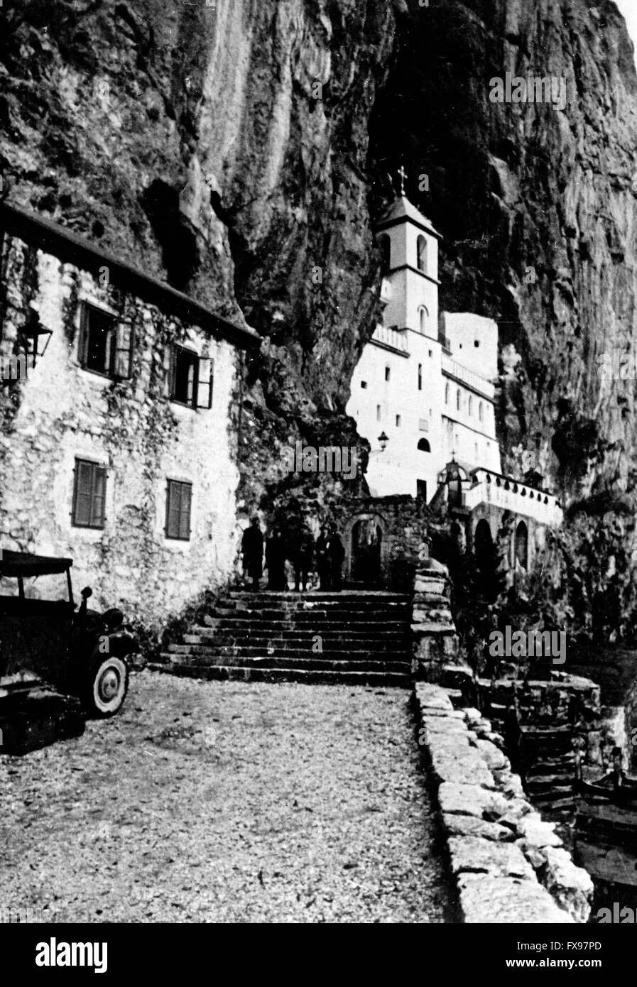 L'immagine della propaganda nazista raffigura il monastero di Ostrog ...