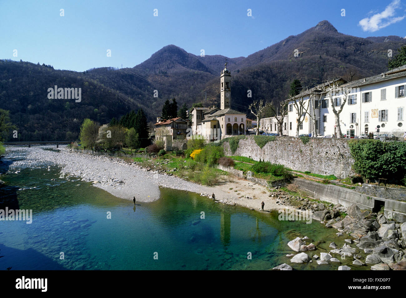 Italia, Piemonte, Varallo, fiume Sesia Foto stock - Alamy