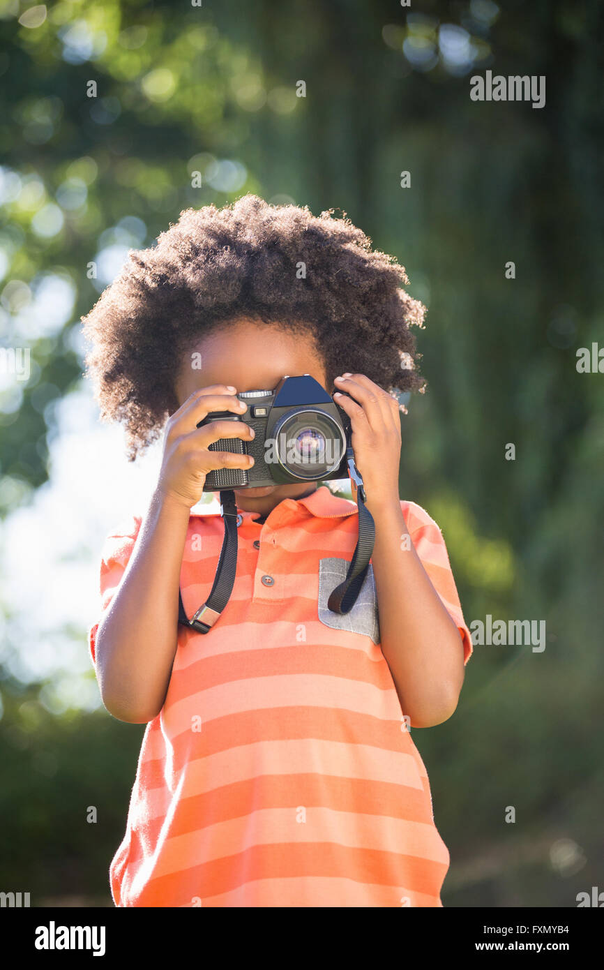 Bambino che scatta foto immagini e fotografie stock ad alta risoluzione ...