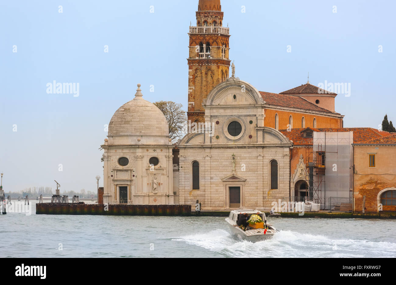 Venezia, Italia, Chiesa di San Michele in Isola. Funebre acqua barca ...